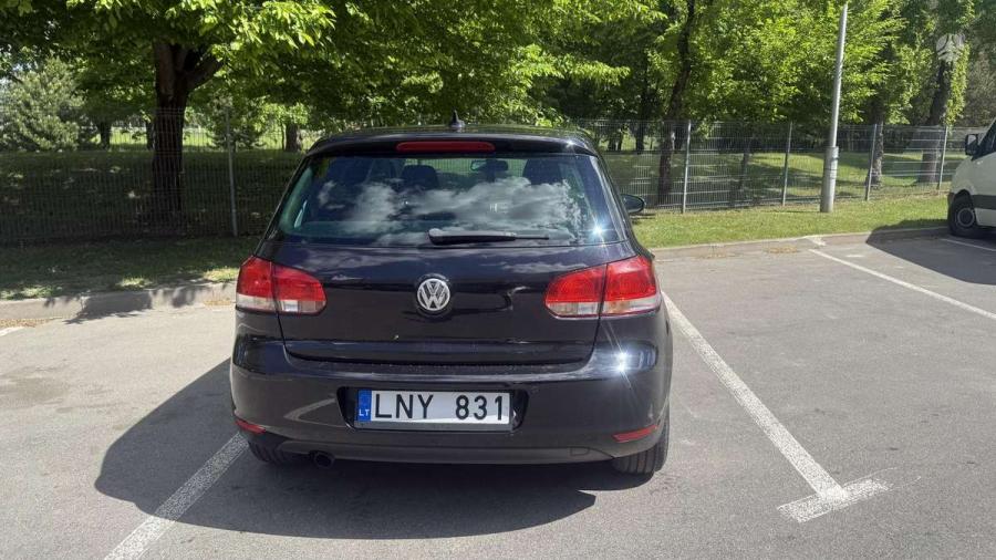 Black Volkswagen Golf 2011 in Kaunas, with an engine capacity of 1.60 L and mileage of 268 thousand km for 4800 €, photo 7 on AUTOMOTO.COM.LV