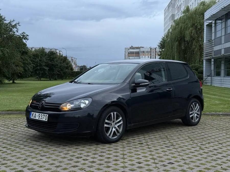Melns Volkswagen Golf 2011 Rīga, ar dzinēja tilpumu 1.60 L un nobraukumu 258 tūkst. km par 2440 €, foto 1 vietnē AUTOMOTO.COM.LV