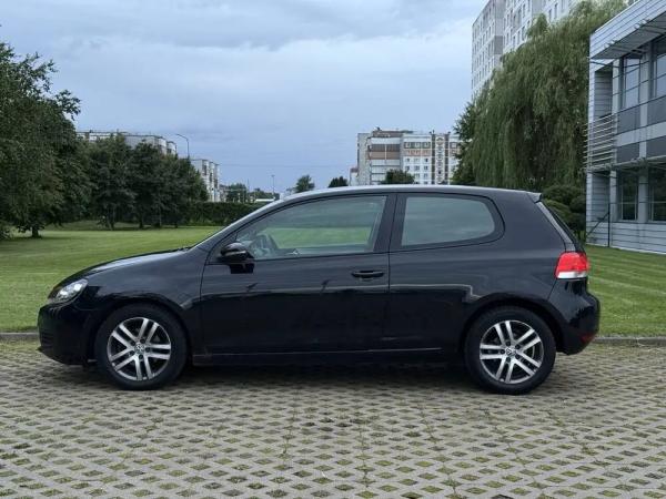 Black Volkswagen Golf 2011 in Riga, with an engine capacity of 1.60 L and mileage of 258 thousand km for 2440 €, photo 2 on AUTOMOTO.COM.LV
