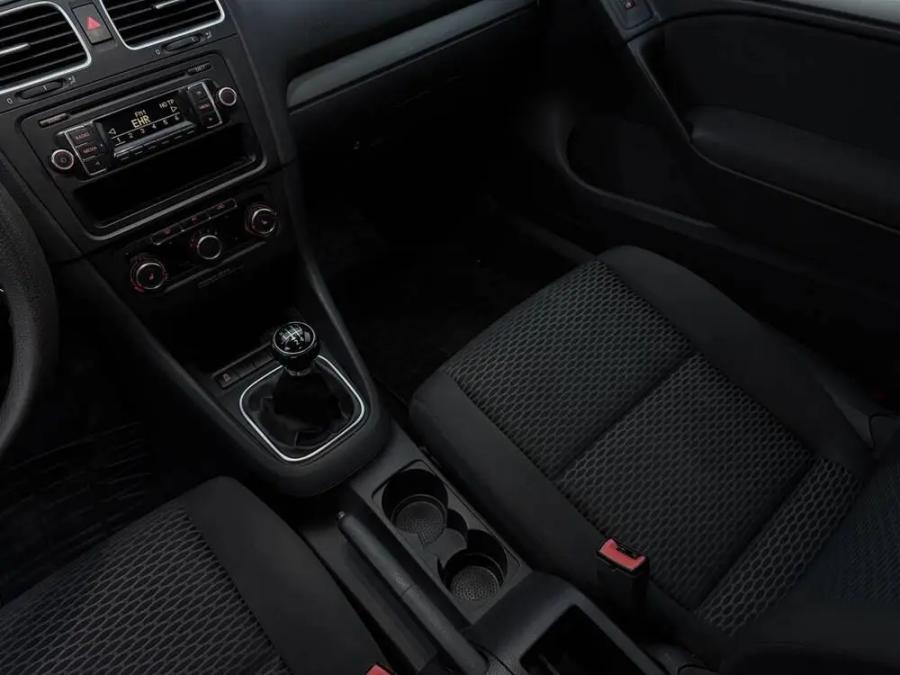 Melns Volkswagen Golf 2011 Rīga, ar dzinēja tilpumu 1.60 L un nobraukumu 258 tūkst. km par 2440 €, foto 13 vietnē AUTOMOTO.COM.LV