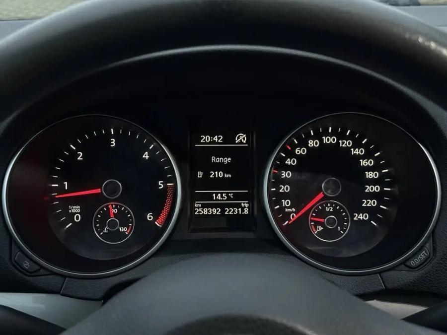 Melns Volkswagen Golf 2011 Rīga, ar dzinēja tilpumu 1.60 L un nobraukumu 258 tūkst. km par 2440 €, foto 15 vietnē AUTOMOTO.COM.LV