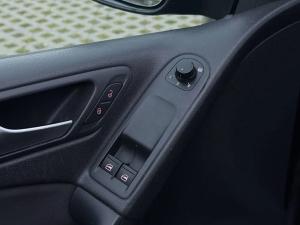 Melns Volkswagen Golf 2011 Rīga, ar dzinēja tilpumu 1.60 L un nobraukumu 258 tūkst. km par 2440 €, foto 17 vietnē AUTOMOTO.COM.LV