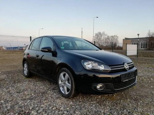 Black Volkswagen Golf 2011 in Saldus, with an engine capacity of 2.00 L and mileage of 156 thousand km for 7300 €, photo 3 on AUTOMOTO.COM.LV