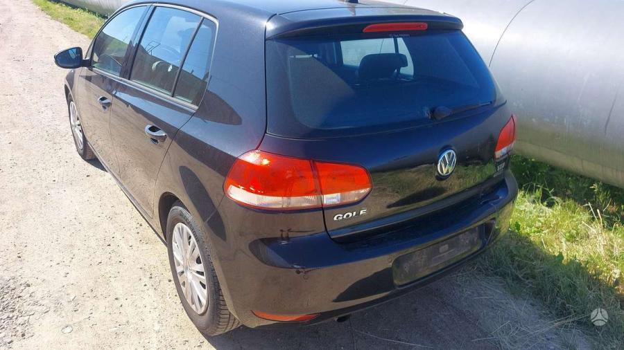 Black Volkswagen Golf 2011 in Kaunas, with an engine capacity of 1.60 L and mileage of 158 thousand km for 3150 €, photo 5 on AUTOMOTO.COM.LV