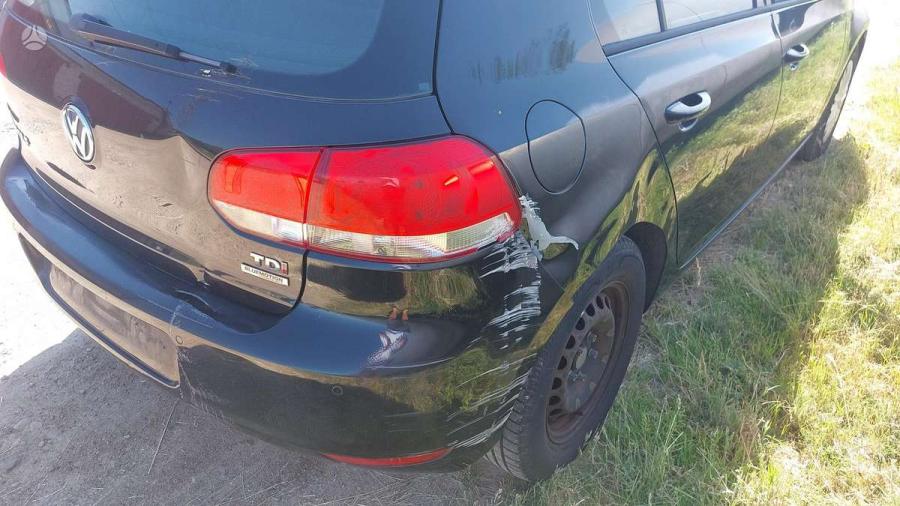 Black Volkswagen Golf 2011 in Kaunas, with an engine capacity of 1.60 L and mileage of 158 thousand km for 3150 €, photo 8 on AUTOMOTO.COM.LV