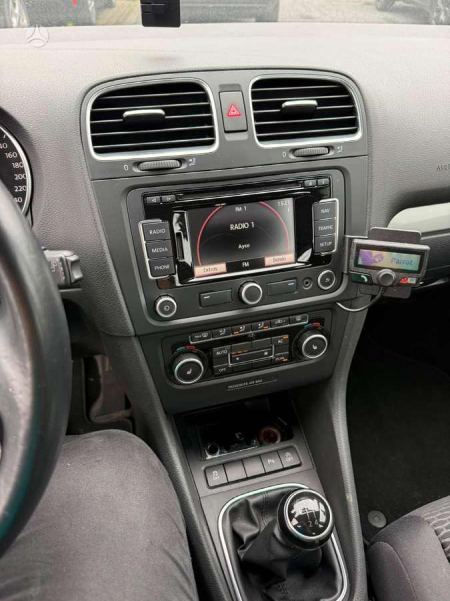 Black Volkswagen Golf 2011 in Kaunas, with an engine capacity of 1.60 L and mileage of 158 thousand km for 3150 €, photo 11 on AUTOMOTO.COM.LV