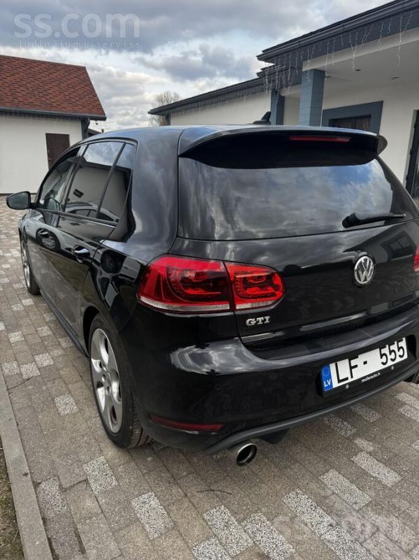 Black Volkswagen Golf 2011 in Riga, with an engine capacity of 2.00 L and mileage of 195 thousand km for 9500 €, photo 1 on AUTOMOTO.COM.LV