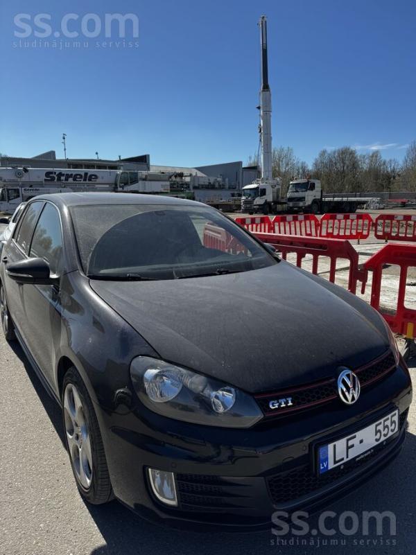 Black Volkswagen Golf 2011 in Riga, with an engine capacity of 2.00 L and mileage of 195 thousand km for 9500 €, photo 4 on AUTOMOTO.COM.LV