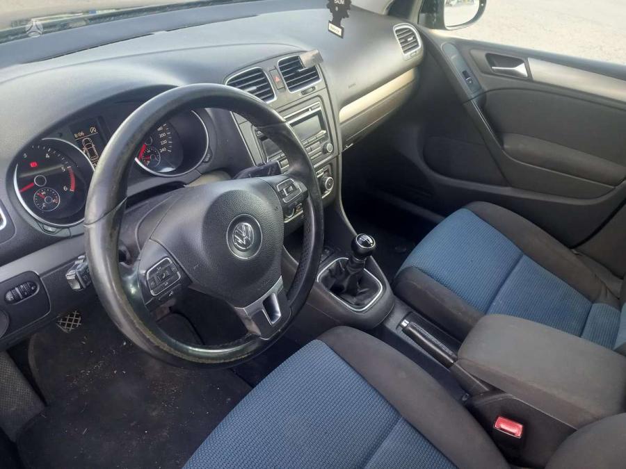 Melns Volkswagen Golf 2011 Panevēža, ar dzinēja tilpumu 1.60 L un nobraukumu 258 tūkst. km par 3850 €, foto 10 vietnē AUTOMOTO.COM.LV