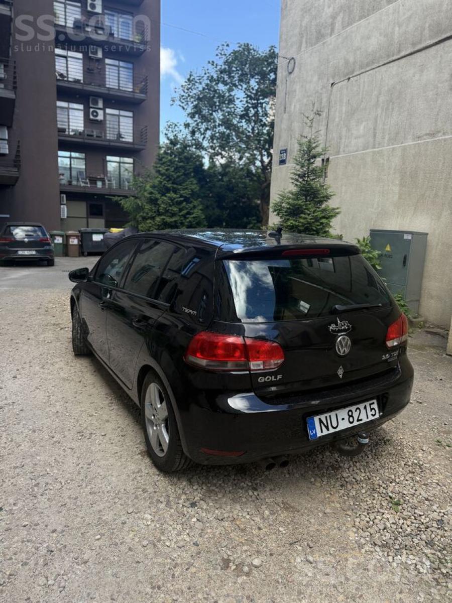 Melns Volkswagen Golf 2011 Rīga, ar dzinēja tilpumu 2.00 L un nobraukumu 288 tūkst. km par 7300 €, foto 5 vietnē AUTOMOTO.COM.LV