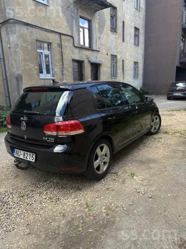 Melns Volkswagen Golf 2011 Rīga, ar dzinēja tilpumu 2.00 L un nobraukumu 288 tūkst. km par 7300 €, foto 5 vietnē AUTOMOTO.COM.LV