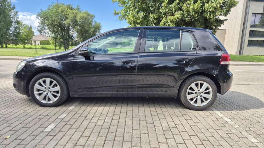 Black Volkswagen Golf 2011 in Taurage, with an engine capacity of 1.60 L and mileage of 261 thousand km for 3150 €, photo 1 on AUTOMOTO.COM.LV