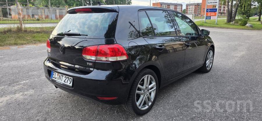 Black Volkswagen Golf 2011 in Valmiera, with an engine capacity of 1.60 L and mileage of 220 thousand km for 4300 €, photo 5 on AUTOMOTO.COM.LV