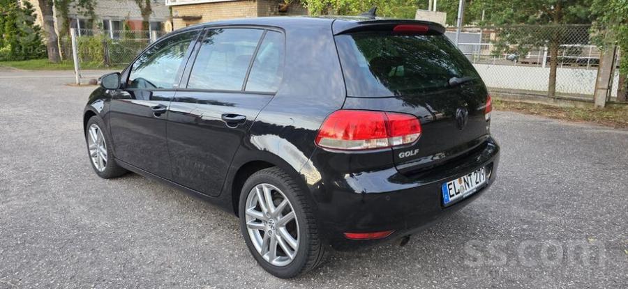 Black Volkswagen Golf 2011 in Valmiera, with an engine capacity of 1.60 L and mileage of 220 thousand km for 4300 €, photo 7 on AUTOMOTO.COM.LV
