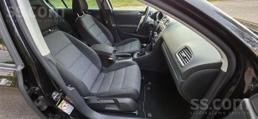Black Volkswagen Golf 2011 in Valmiera, with an engine capacity of 1.60 L and mileage of 220 thousand km for 4300 €, photo 12 on AUTOMOTO.COM.LV