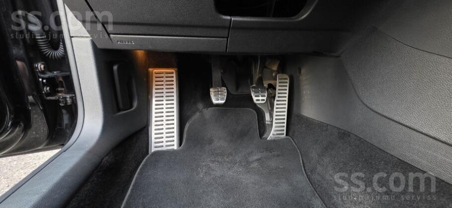 Black Volkswagen Golf 2011 in Valmiera, with an engine capacity of 1.60 L and mileage of 220 thousand km for 4300 €, photo 15 on AUTOMOTO.COM.LV