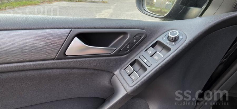Black Volkswagen Golf 2011 in Valmiera, with an engine capacity of 1.60 L and mileage of 220 thousand km for 4300 €, photo 19 on AUTOMOTO.COM.LV