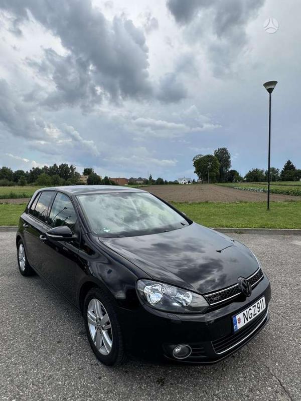 Black Volkswagen Golf 2011 in Birstonas, with an engine capacity of 1.39 L and mileage of 223 thousand km for 3900 €, photo 1 on AUTOMOTO.COM.LV