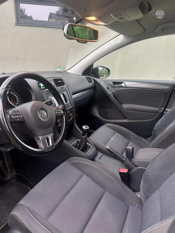 Black Volkswagen Golf 2011 in Birstonas, with an engine capacity of 1.39 L and mileage of 223 thousand km for 3900 €, photo 7 on AUTOMOTO.COM.LV