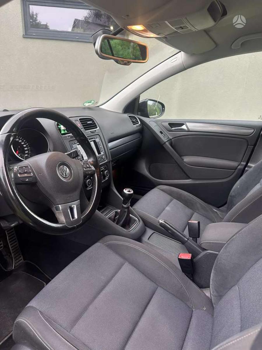 Black Volkswagen Golf 2011 in Birstonas, with an engine capacity of 1.39 L and mileage of 223 thousand km for 3900 €, photo 8 on AUTOMOTO.COM.LV