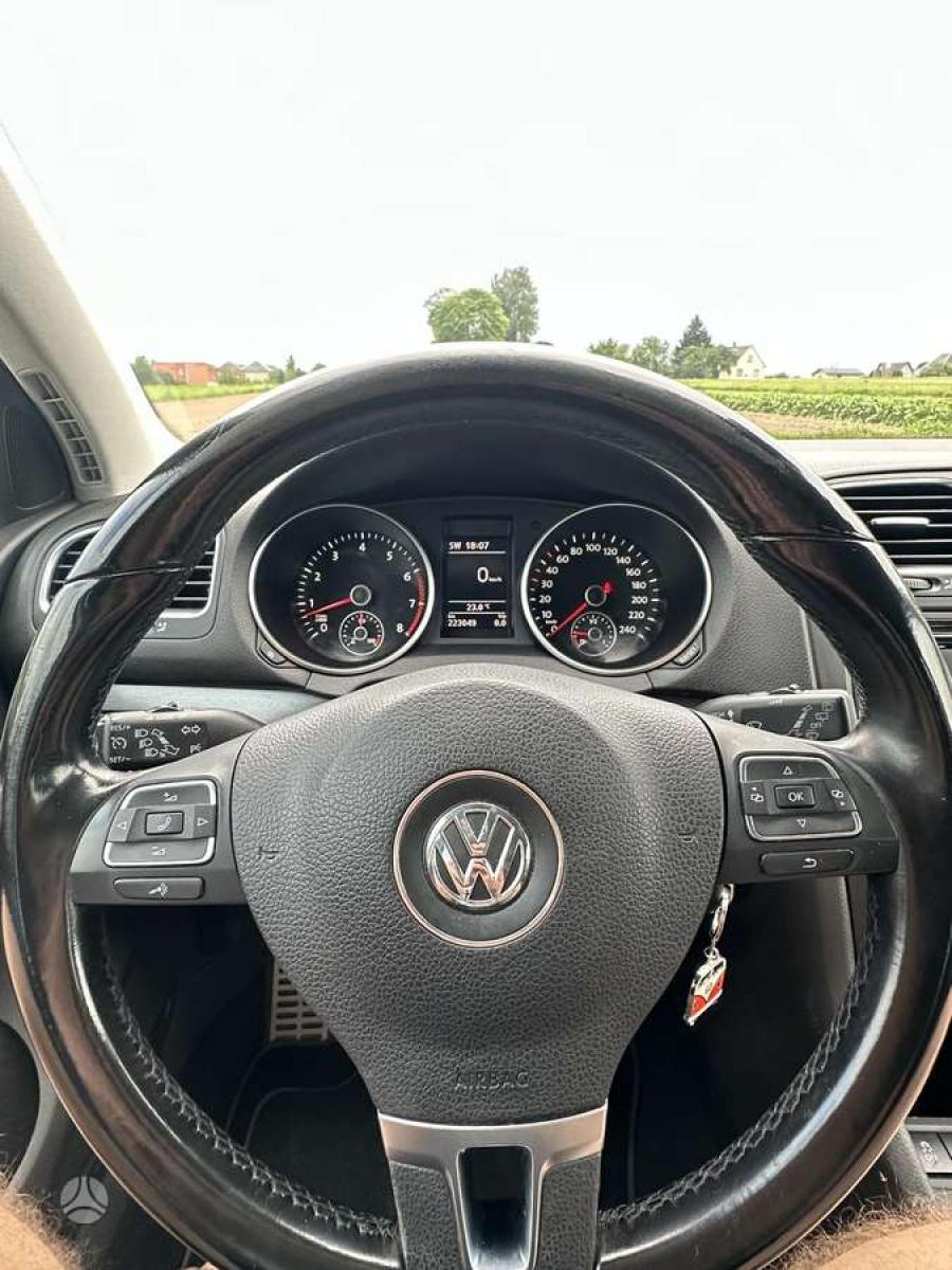 Black Volkswagen Golf 2011 in Birstonas, with an engine capacity of 1.39 L and mileage of 223 thousand km for 3900 €, photo 10 on AUTOMOTO.COM.LV