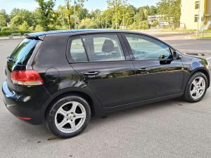 Black Volkswagen Golf 2011 in Kedainiai, with an engine capacity of 1.39 L and mileage of 180 thousand km for 3200 €, photo 3 on AUTOMOTO.COM.LV