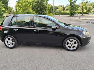 Black Volkswagen Golf 2011 in Kedainiai, with an engine capacity of 1.39 L and mileage of 180 thousand km for 3200 €, photo 4 on AUTOMOTO.COM.LV