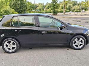 Black Volkswagen Golf 2011 in Kedainiai, with an engine capacity of 1.39 L and mileage of 180 thousand km for 3200 €, photo 7 on AUTOMOTO.COM.LV