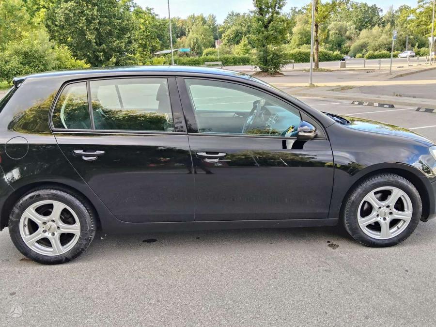 Black Volkswagen Golf 2011 in Kedainiai, with an engine capacity of 1.39 L and mileage of 180 thousand km for 3200 €, photo 7 on AUTOMOTO.COM.LV