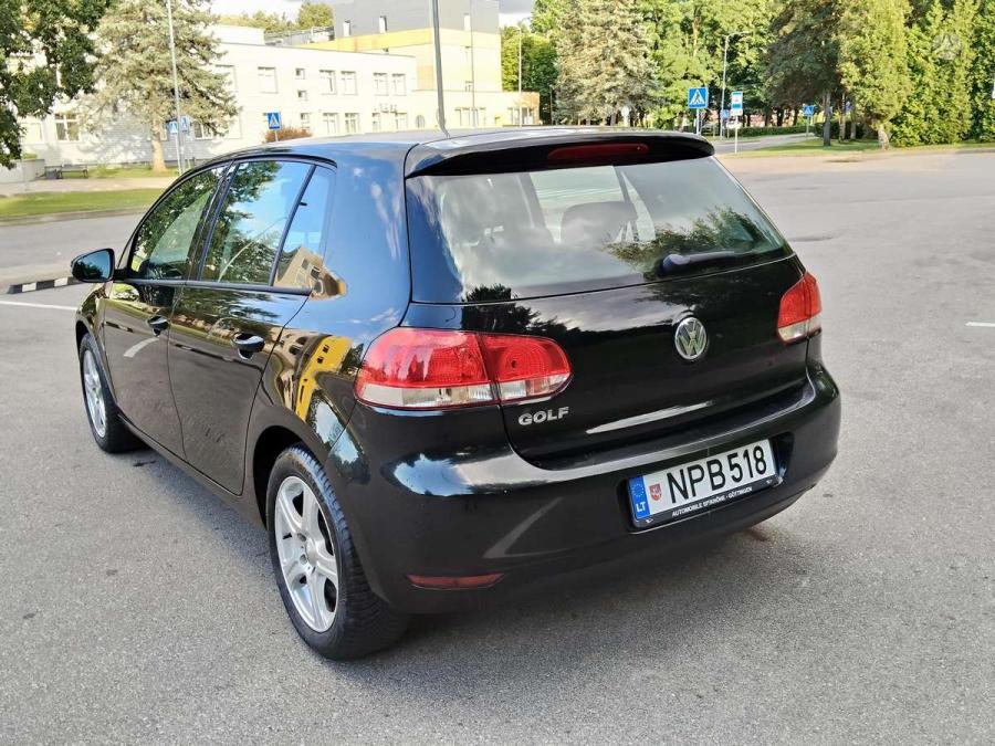 Black Volkswagen Golf 2011 in Kedainiai, with an engine capacity of 1.39 L and mileage of 180 thousand km for 3200 €, photo 8 on AUTOMOTO.COM.LV