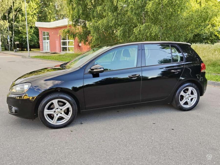 Black Volkswagen Golf 2011 in Kedainiai, with an engine capacity of 1.39 L and mileage of 180 thousand km for 3200 €, photo 9 on AUTOMOTO.COM.LV