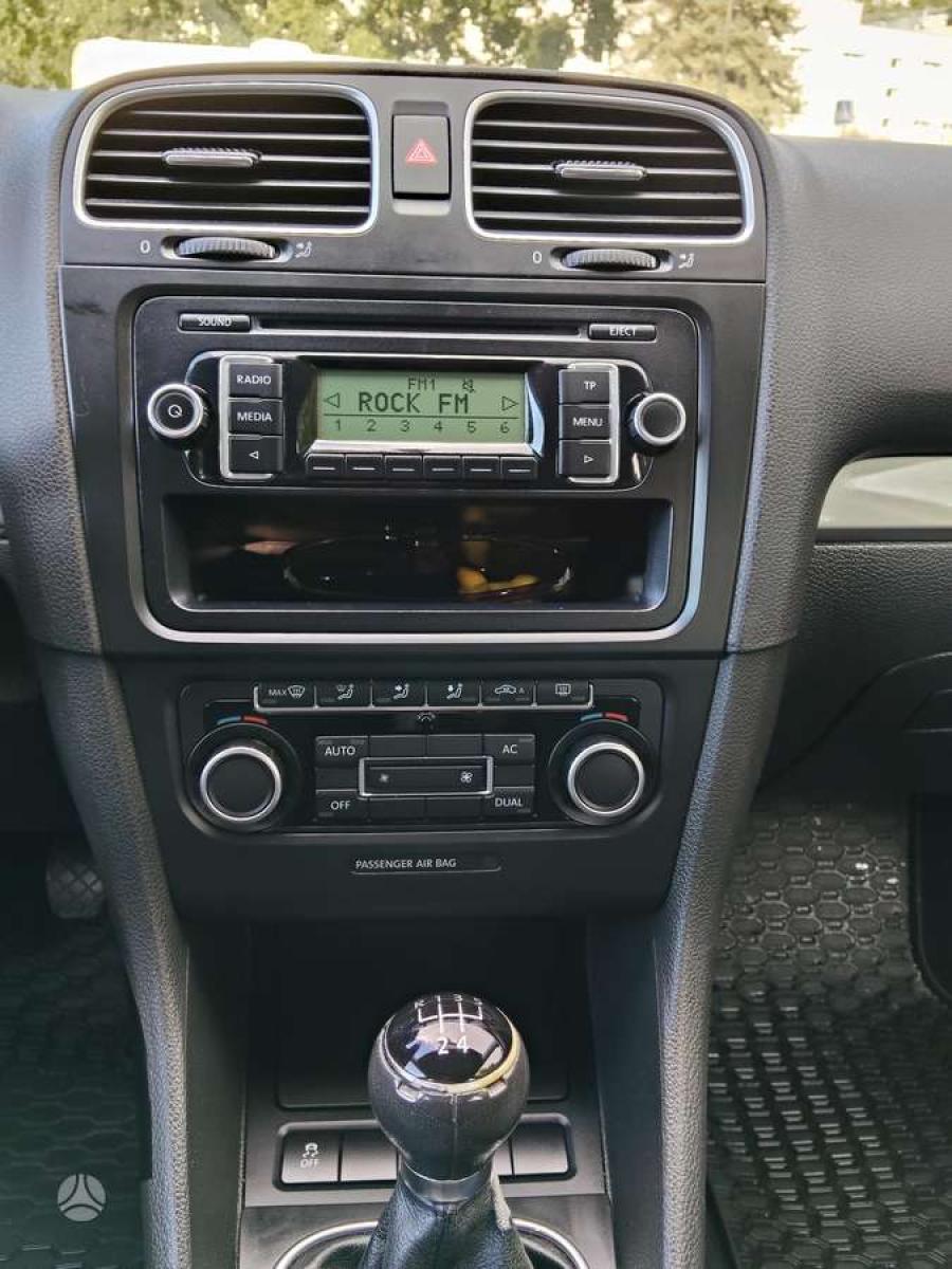 Black Volkswagen Golf 2011 in Kedainiai, with an engine capacity of 1.39 L and mileage of 180 thousand km for 3200 €, photo 11 on AUTOMOTO.COM.LV