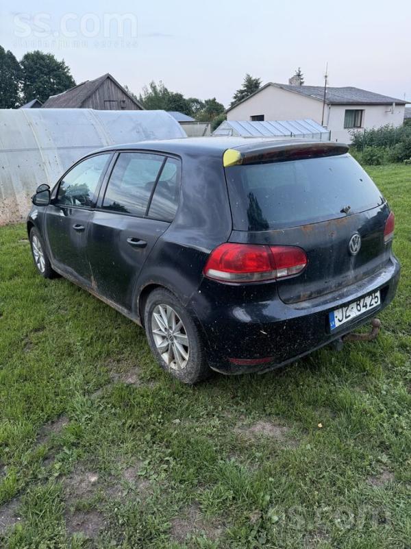 Melns Volkswagen Golf 2011 Dobele, ar dzinēja tilpumu 1.60 L un nobraukumu 771 tūkst. km par 1250 €, foto 4 vietnē AUTOMOTO.COM.LV