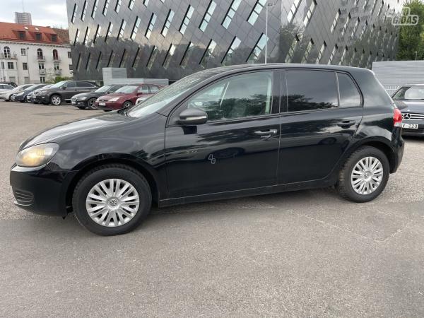 Melns Volkswagen Golf 2011 Viļņa, ar dzinēja tilpumu 1.20 L un nobraukumu 300 tūkst. km par 2200 €, foto 4 vietnē AUTOMOTO.COM.LV