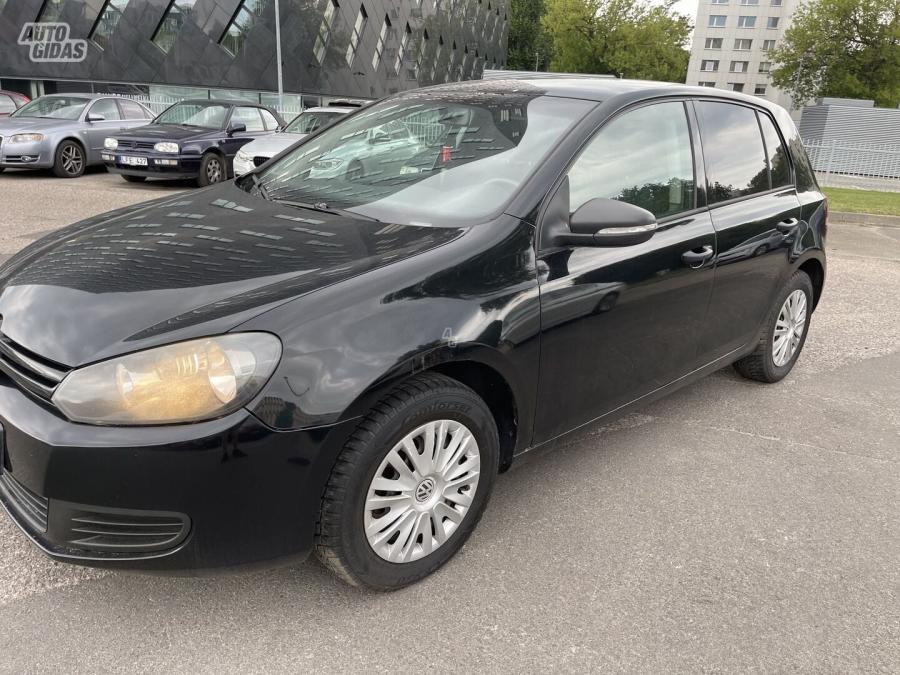 Melns Volkswagen Golf 2011 Viļņa, ar dzinēja tilpumu 1.20 L un nobraukumu 300 tūkst. km par 2200 €, foto 6 vietnē AUTOMOTO.COM.LV