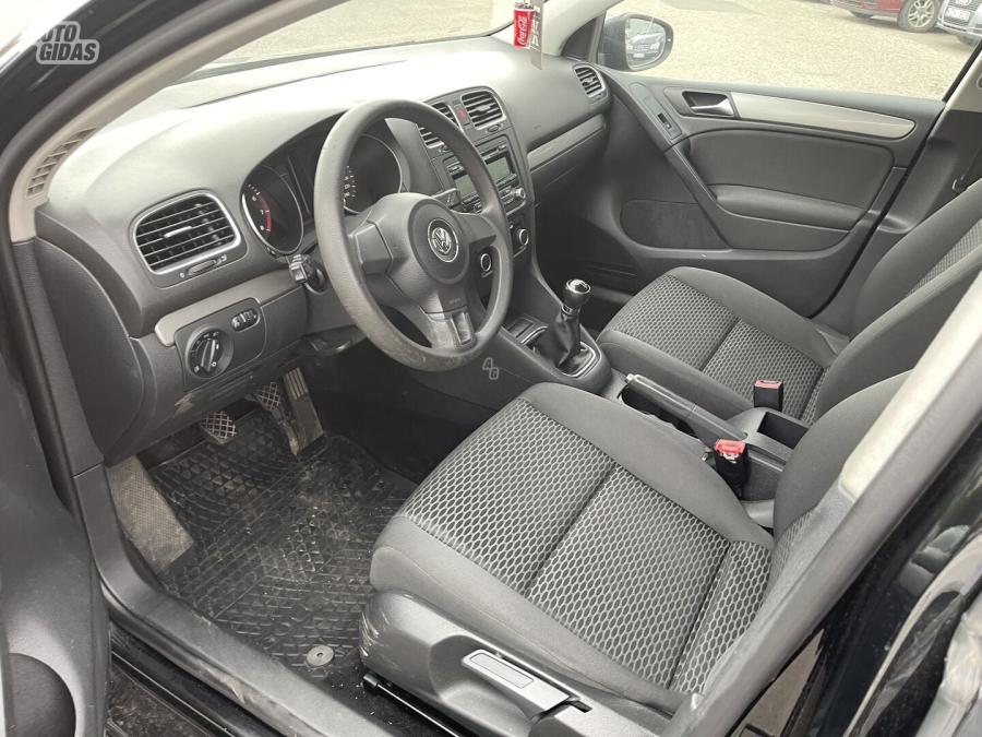 Melns Volkswagen Golf 2011 Viļņa, ar dzinēja tilpumu 1.20 L un nobraukumu 300 tūkst. km par 2200 €, foto 13 vietnē AUTOMOTO.COM.LV