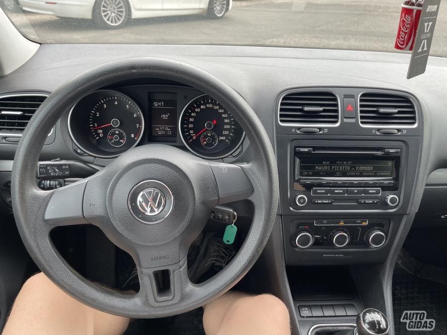 Melns Volkswagen Golf 2011 Viļņa, ar dzinēja tilpumu 1.20 L un nobraukumu 300 tūkst. km par 2200 €, foto 23 vietnē AUTOMOTO.COM.LV