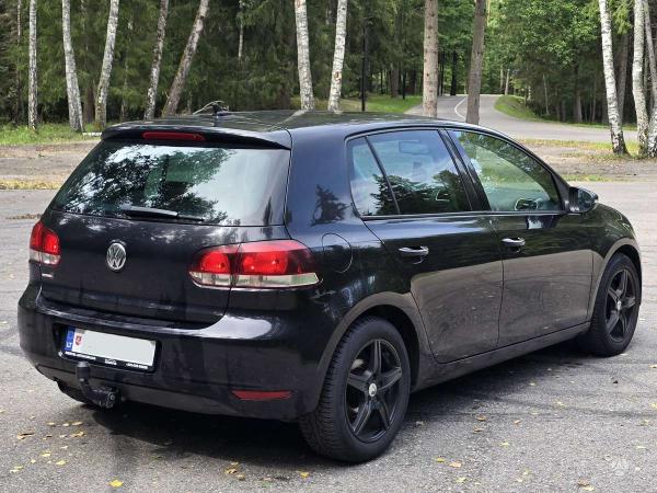 Melns Volkswagen Golf 2011 Alīta, ar dzinēja tilpumu 1.60 L un nobraukumu 300 tūkst. km par 4650 €, foto 3 vietnē AUTOMOTO.COM.LV