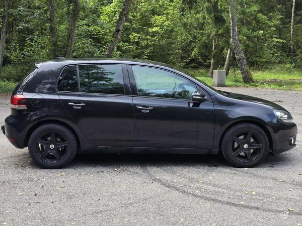 Melns Volkswagen Golf 2011 Alīta, ar dzinēja tilpumu 1.60 L un nobraukumu 300 tūkst. km par 4650 €, foto 6 vietnē AUTOMOTO.COM.LV
