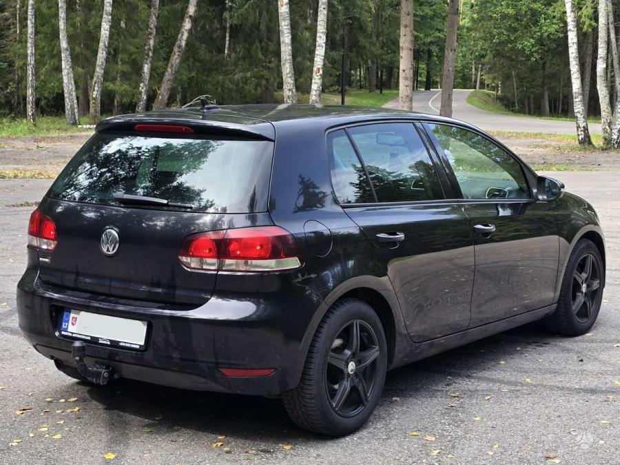 Melns Volkswagen Golf 2011 Alīta, ar dzinēja tilpumu 1.60 L un nobraukumu 300 tūkst. km par 4650 €, foto 3 vietnē AUTOMOTO.COM.LV