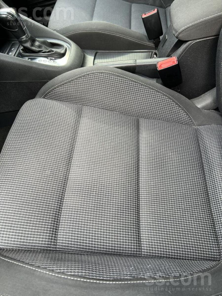 Melns Volkswagen Golf 2011 Daugavpils, ar dzinēja tilpumu 1.40 L un nobraukumu 226 tūkst. km par 4850 €, foto 10 vietnē AUTOMOTO.COM.LV