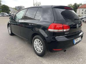 Melns Volkswagen Golf 2011 Viļņa, ar dzinēja tilpumu 1.20 L un nobraukumu 300 tūkst. km par 1950 €, foto  vietnē AUTOMOTO.COM.LV