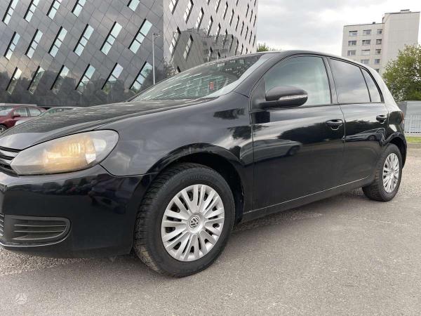 Melns Volkswagen Golf 2011 Viļņa, ar dzinēja tilpumu 1.20 L un nobraukumu 300 tūkst. km par 1950 €, foto 5 vietnē AUTOMOTO.COM.LV