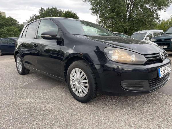 Melns Volkswagen Golf 2011 Viļņa, ar dzinēja tilpumu 1.20 L un nobraukumu 300 tūkst. km par 1950 €, foto 8 vietnē AUTOMOTO.COM.LV