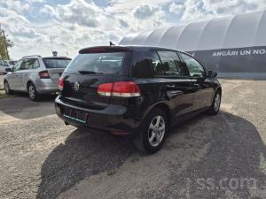 Melns Volkswagen Golf 2011 Cēsis, ar dzinēja tilpumu 1.60 L un nobraukumu 227 tūkst. km par 5100 €, foto 4 vietnē AUTOMOTO.COM.LV
