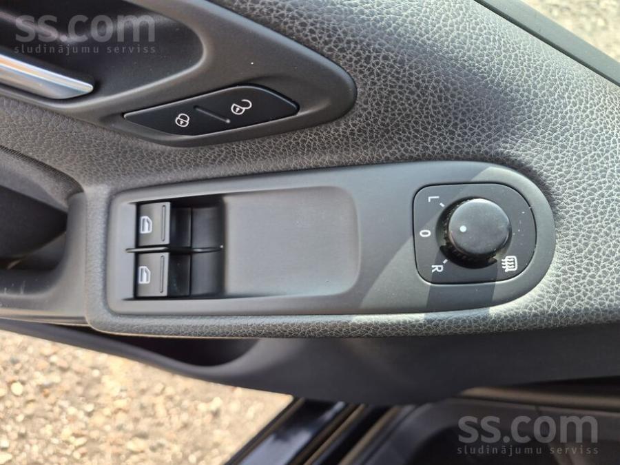Melns Volkswagen Golf 2011 Cēsis, ar dzinēja tilpumu 1.60 L un nobraukumu 227 tūkst. km par 5100 €, foto 9 vietnē AUTOMOTO.COM.LV