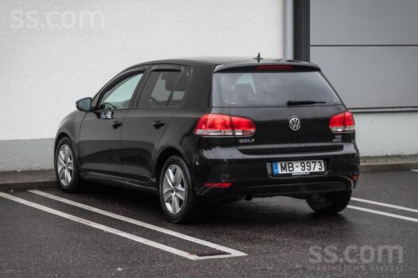 Volkswagen Golf 2011 Rīga vietnē Melns Volkswagen Golf 2011 Rīga, ar dzinēja tilpumu 1.60 L un nobraukumu 351 tūkst. km par 3990 €, foto 8 vietnē AUTOMOTO.COM.LV