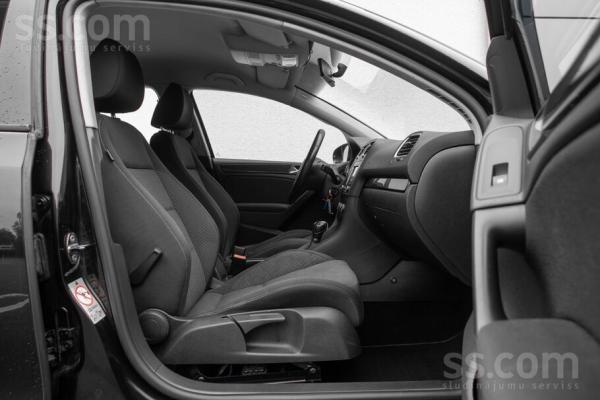 Volkswagen Golf 2011 Rīga vietnē Melns Volkswagen Golf 2011 Rīga, ar dzinēja tilpumu 1.60 L un nobraukumu 351 tūkst. km par 3990 €, foto 11 vietnē AUTOMOTO.COM.LV