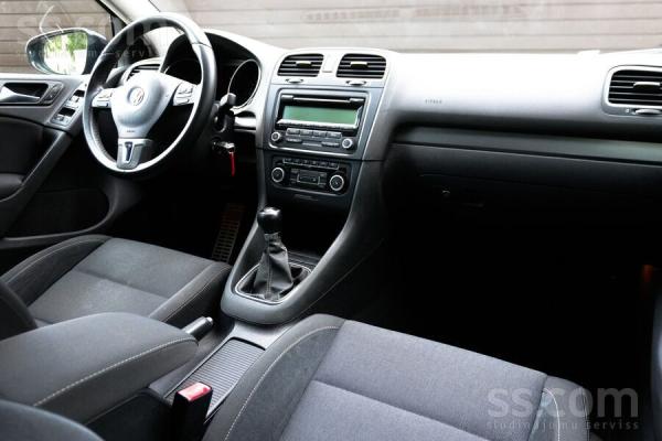 Volkswagen Golf 2011 Rīga vietnē Melns Volkswagen Golf 2011 Rīga, ar dzinēja tilpumu 1.40 L un nobraukumu 313 tūkst. km par 3490 €, foto 6 vietnē AUTOMOTO.COM.LV