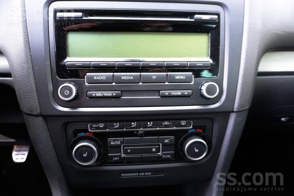 Volkswagen Golf 2011 Rīga vietnē Melns Volkswagen Golf 2011 Rīga, ar dzinēja tilpumu 1.40 L un nobraukumu 313 tūkst. km par 3490 €, foto 11 vietnē AUTOMOTO.COM.LV